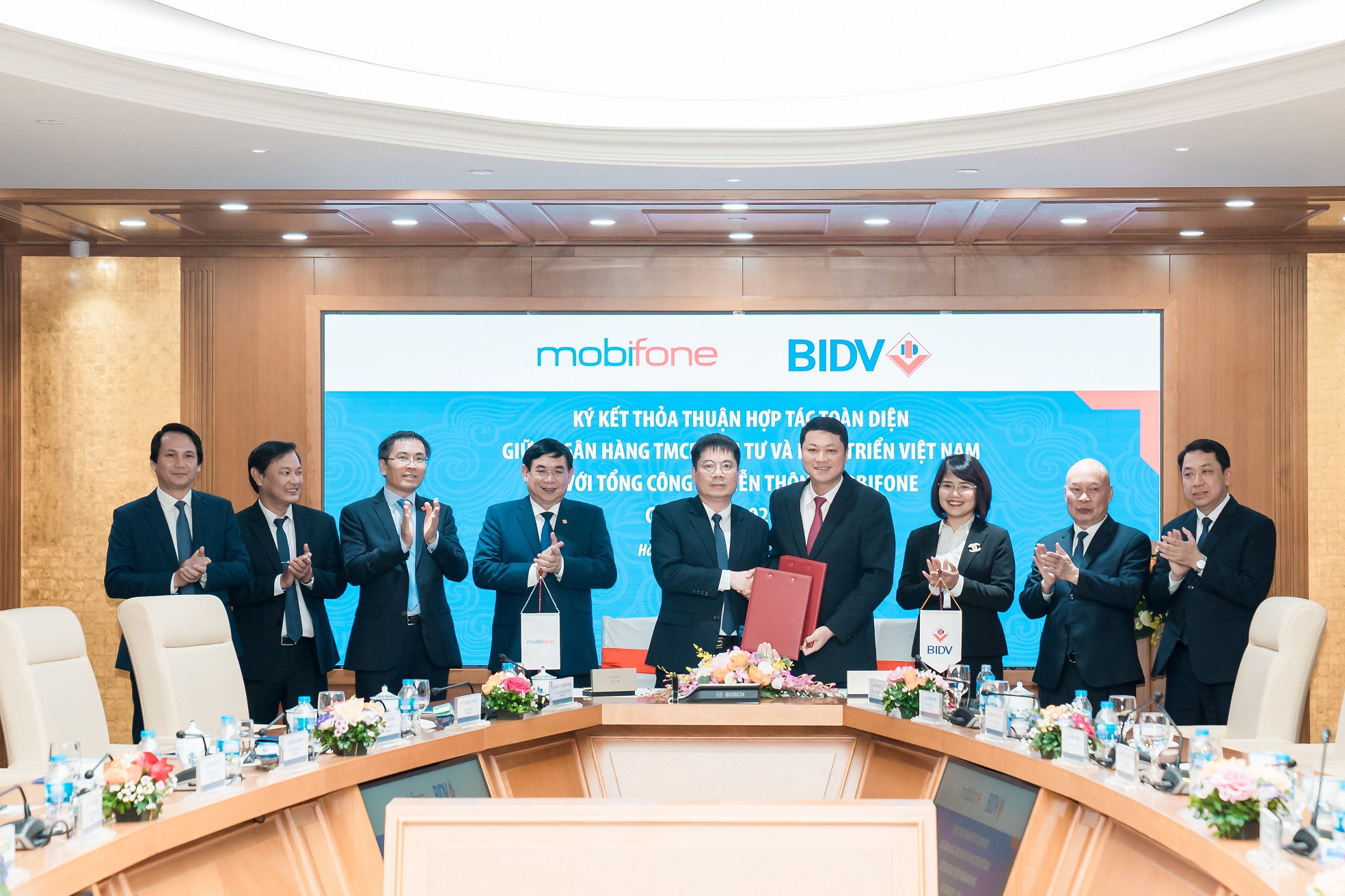 Hợp tác toàn diện giữa MobiFone và BIDV nhắm đến tài chính di động