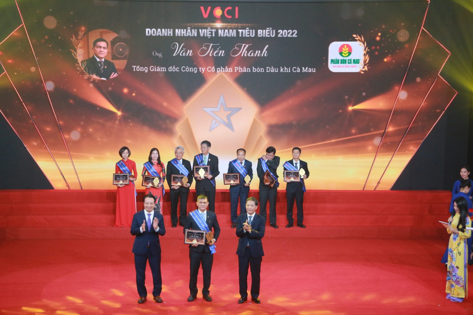 Tổng giám đốc PVCFC Văn Tiến Thanh – Doanh nhân tiêu biểu năm 2022 ...