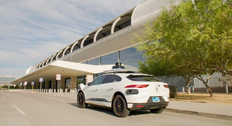 Waymo mở rộng phạm vi trải nghiệm xe tự hành tại Phoenix