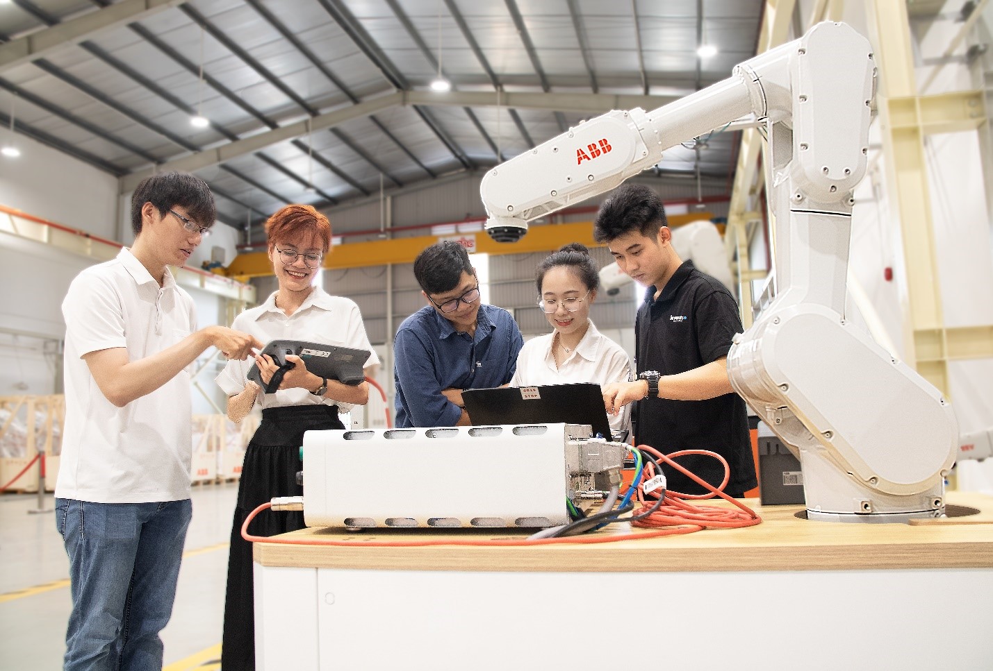 ABB đưa chương trình đào tạo công nghệ robot vào các trường đại học ...