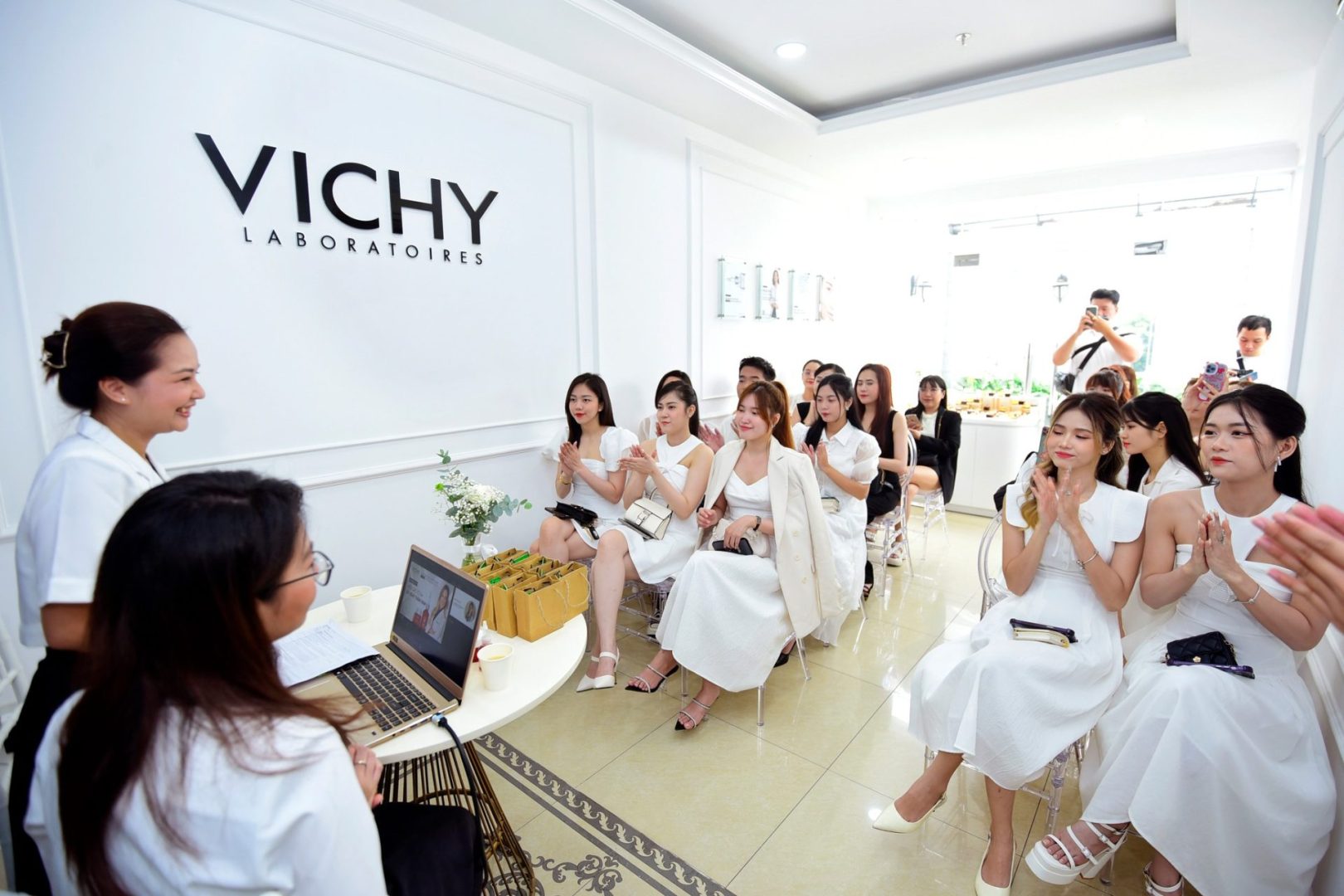 Vichy tiên phong khoa học để đồng hành cùng nữ giới trong mọi giai đoạn ...